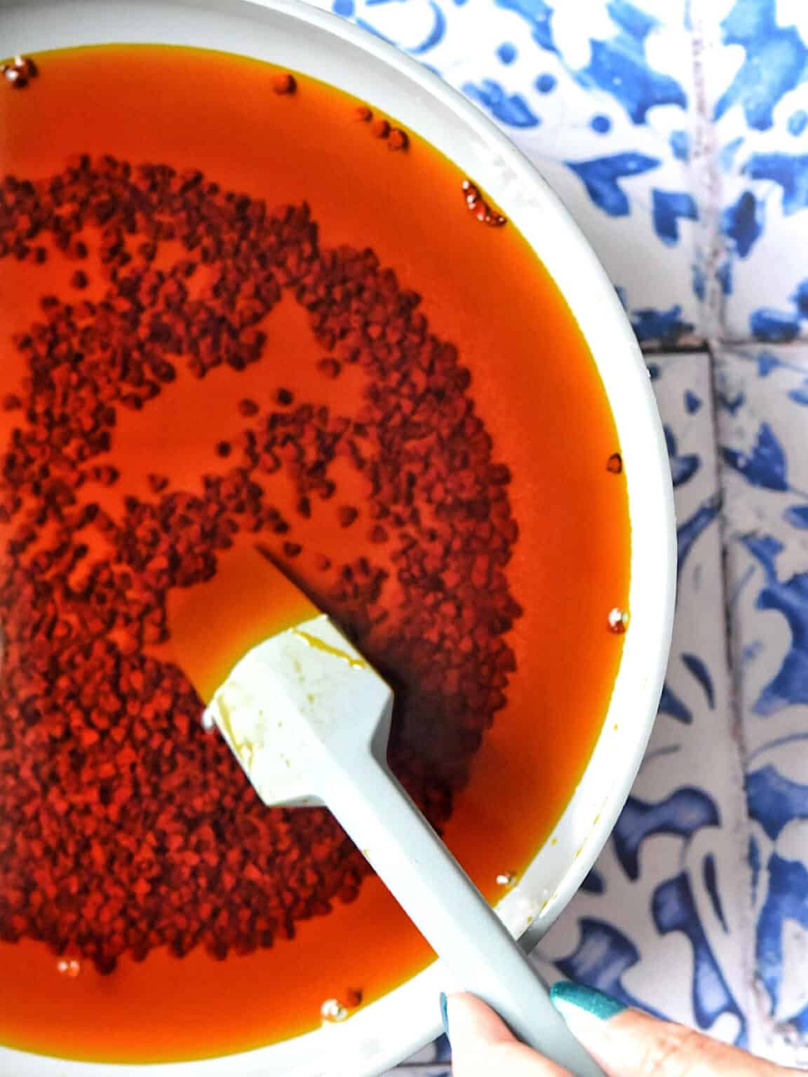 How to Make Achiote (Annatto) Oil - cafesazonyvida.com